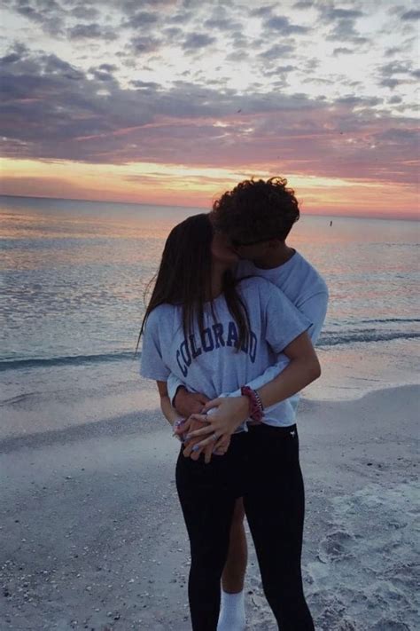 Cute Couple Wallpapers