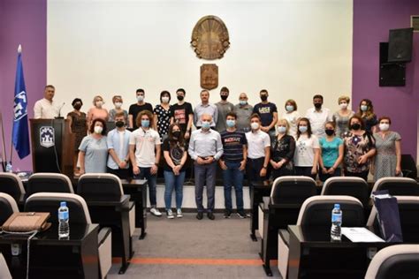 Доделени 19 дипломи и вредносни ваучери на првенците на генерацијата прилепски основци и