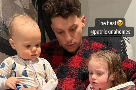 Patrick Mahomes Cuddles With Daughter Sterling Son Bronze For Bedtime