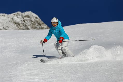 감기 겨울 경치 고글 관광 나무 눈 눈 착용 눈보라 다이나믹한 떨리는 레저 레크리에이션 모험 무임 승차 산길 선명한 속도 수월한 숲