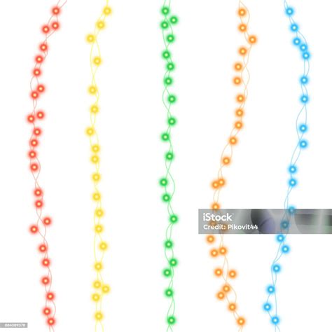 동그라미 모양과 텍스트 공간 어두운 배경에 고립의 크리스마스 트리 문자열 화 환 현실적인 크리스마스 새 해 파티 장식 투명 전구