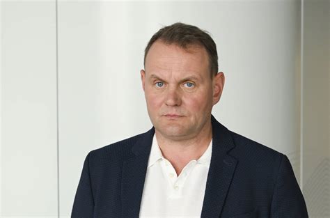 Devid Striesow Beim Asphalt Festival In „verrückt Nach Trost“