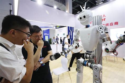 中 로봇공학기술자 인력 수요 급증 전망인재 양성 시스템 China Xinhua News Facebook