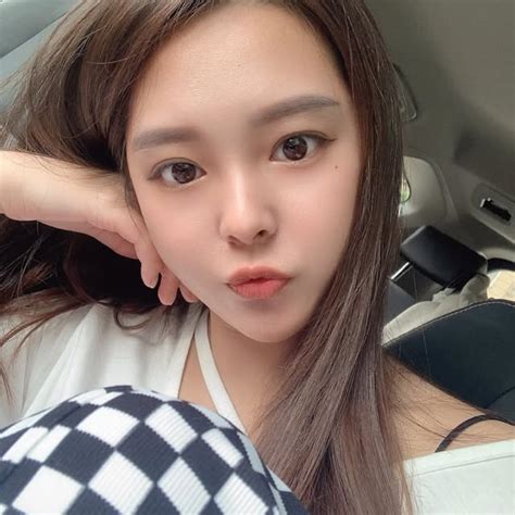 易芸 Yiyun 0327 On Threads