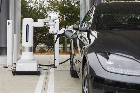 로봇이 전기차 충전…현대차 인천공항서 실증 전자신문