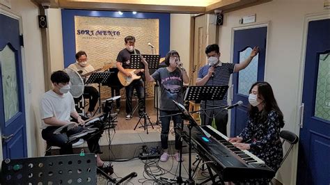 주의 옷자락을 만지며 새힘 얻으리 찬양하라 내영혼아 원하고 바라고 기도 합니다 Youtube