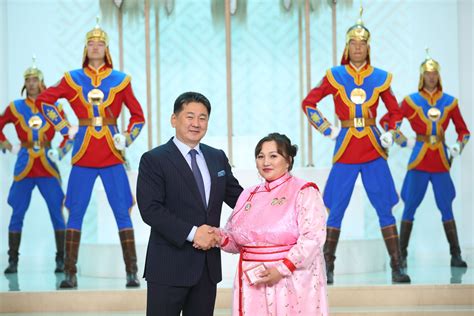 Энэ жил улсын хэмжээнд 10 785 ээж Алдарт эхийн одон хүртэж байна