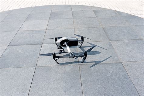 착륙 중인 드론 유토이미지 상세페이지 베이직샵 사진 21014959