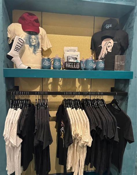 Weekends With Adele Merch Gato Con Botas