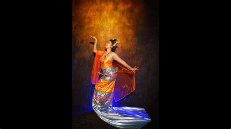 ချစ်သူဝိုင်းဝိုင်းလည် ဆီမီးခွက်မငွေလှိုင် 🤩 Youtube