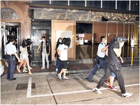 警柯士甸路連冚兩無牌吧 拘66男女最細16歲 星島日報