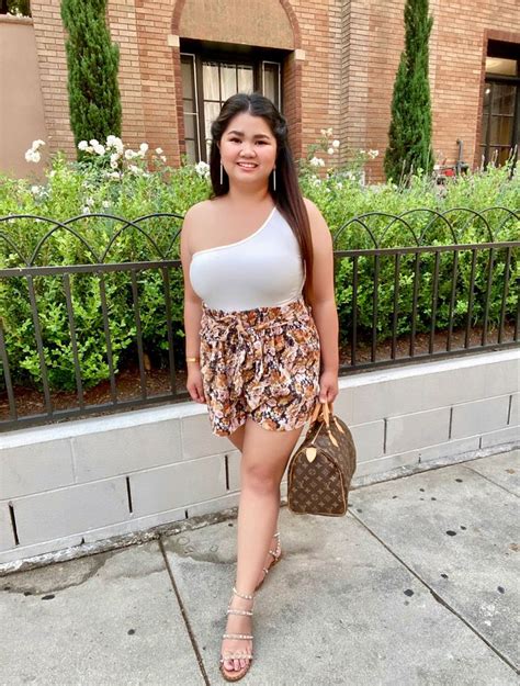 Chubbygirlsoutfitideas Paperbagshorts Oneshouldertop