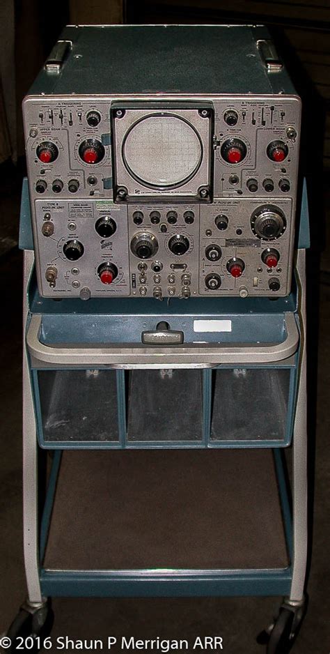 Tektronix 556 Dual Beam Oscilloscope