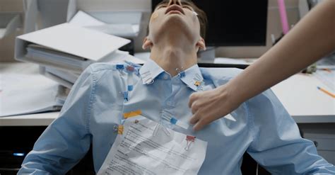 게시하다 과로하다 과제 근로자 기업 기업 피로 남성 마감 마감일 불안 마감일 스트레스 무너짐 비즈니스 비즈니스 복장 사람 사무실 사무실 생활