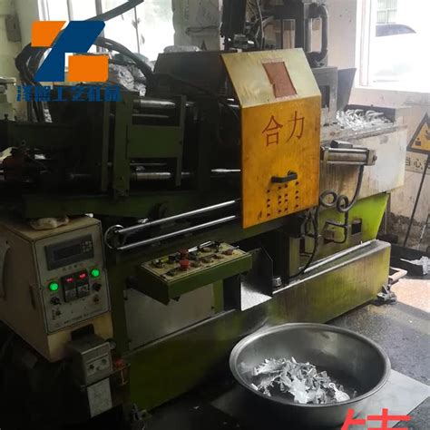 大学校徽旋转金属钥匙扣定制个性学校挂件纪念品双面挂件定做fama 阿里巴巴