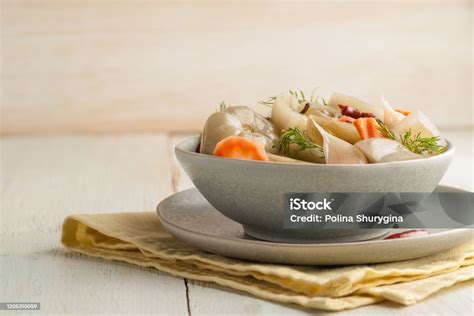 통조림 절임 과 발효 야채의 샐러드 제철 채소와 비타민의 보존 채식 음식 0명에 대한 스톡 사진 및 기타 이미지 0명 가을 건강한 생활방식 Istock