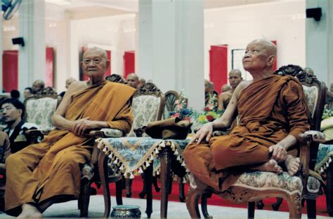 หลวงตามหาบัว ญาณสมฺปนฺโน และ เล่าเรื่อง วัดสัมพันธวงศ์