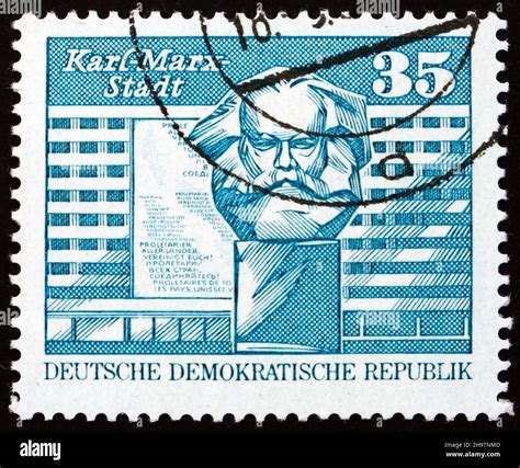 Ddr Um 1973 Eine In Der Ddr Gedruckte Briefmarke Zeigt Das Marx Monument Karl Marx Stadt