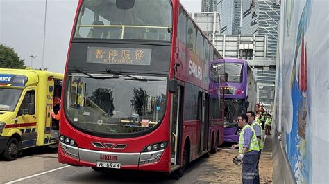西隧17分鐘內兩宗交通事故 合共12人送院 星島日報