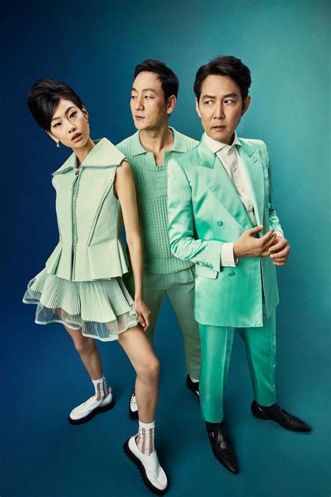 《鱿鱼游戏》李政宰朴海秀郑浩妍登《名利场》封面新浪图片