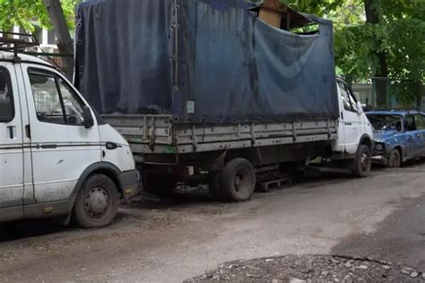 Мешканець Дніпра влаштував автоцвинтар серед багатоповерхівок Читайте на Ukr Net