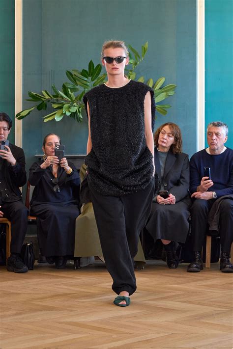 Carven Spring 2025 Ready To Wear Runway Fashion Show And Collection