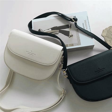 데일리바인 당일발송 7col 데일리 모던 지퍼포켓 캐주얼 여행보조 미니멀 트랜디 하프문 매트 크로스백mo1995