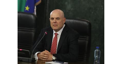 Гешев иска от КС тълкуване на разпоредбата за мандата и функциите на ВСС