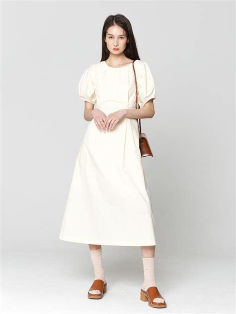 320쇼룸 320쇼룸 면 셔링넥 벌룬 퍼프 소매 포켓 롱 원피스 크림