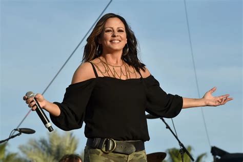 Sara Evans Releasing New Covers Album Copy That