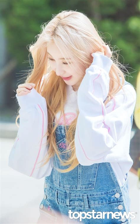 이채연 ‘금발이 청순해 두시탈출 컬투쇼 출근길 [hd포토] 최규석 기자 톱스타뉴스