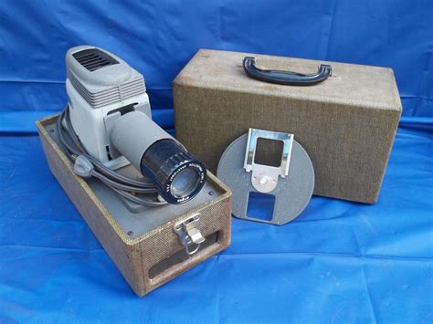 Vintage Argus Art Deco 200 Slide Projector In Very Good Working Order In Case 1758701059