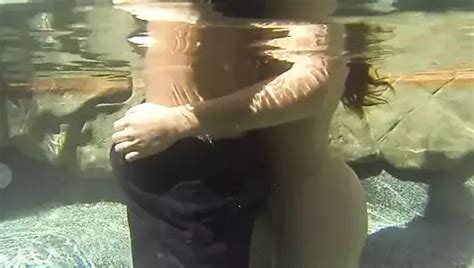 Intensiver Romantischer Sex Im Whirlpool Auf Dem Dach Zum Valentinstag