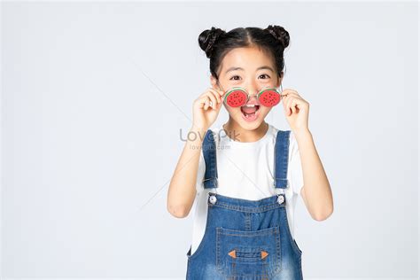 안경을 쓴 어린 소녀 사진 무료 다운로드 Lovepik