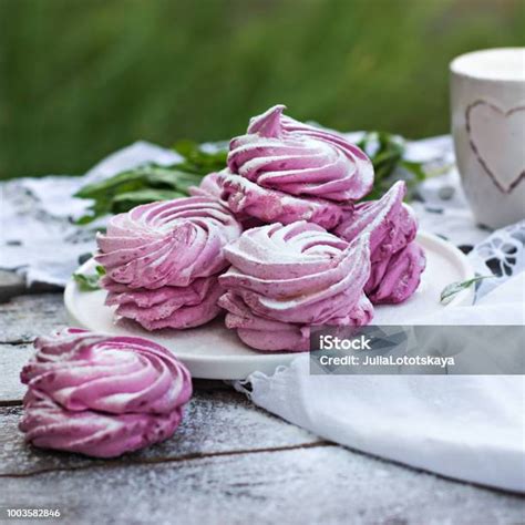 수 제 마 시 멜로 보라색입니다 블랙 커 런 트 블루베리 마쉬 멜 로우입니다 검은색에 대한 스톡 사진 및 기타 이미지 검은색 검은색 까치밥나무 열매 공휴일 Istock