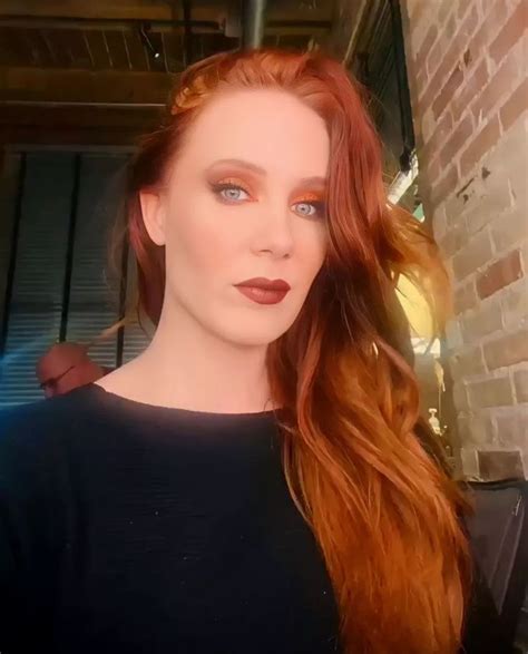 Pin By Ole Poss On Simone Simons Simon Wonder Woman Instagram