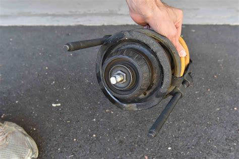 Front Strut Disassembly VE Commodore AutoInstruct