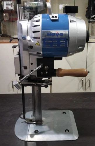 Electric Cotton Nova Cloth Layer Cutting Machine For Garments 2 Hp At