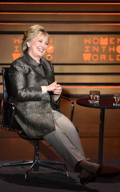 Hillary Clinton Wears A Pale Green Skirt Suit To Visit Oxford
