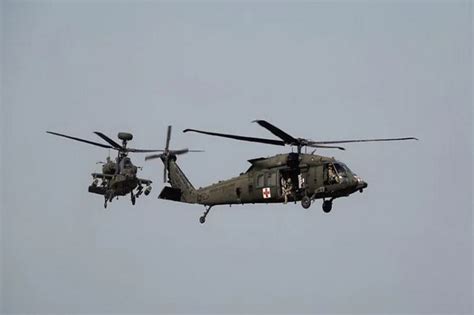 Perbedaan Black Hawk Dan Apache Helikopter Andalan Amerika