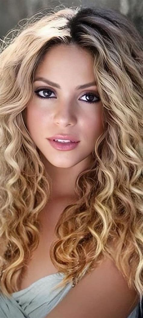 Shakira Hairstyles Shakira Hair 2023 Shakira Hair Color Boho Glam