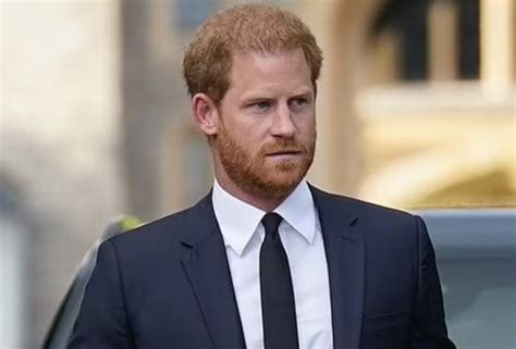 Ο Πρίγκιπας Harry αποχαιρετά τη βασίλισσα Ελισάβετ «Εσύ και ο παππούς είστε ξανά ενωμένοι