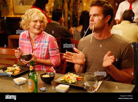 Raising Hope L R Martha Plimpton Garret Dillahunt In The Walk For The Runs Season 3