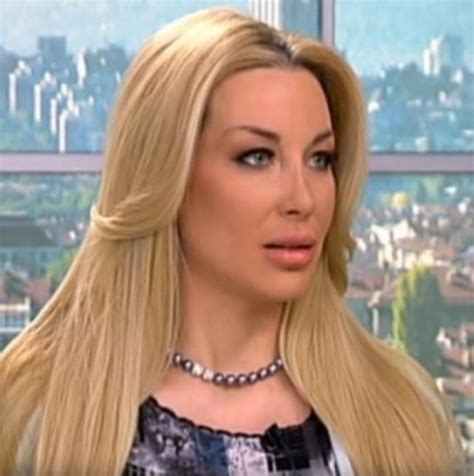 Антония Петрова публикува снимка от погачата на бебето си Снимка За Жената