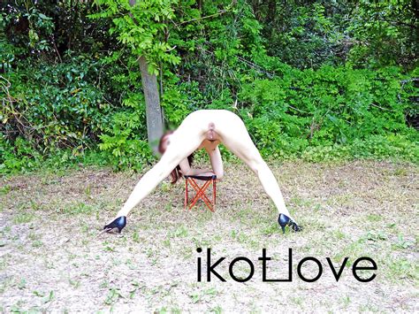 Naked In The Riverside Park Ikot At