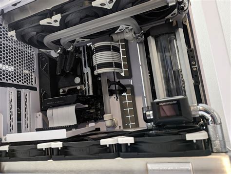 Clean Simple Ish O11D Mini Custom Loop Builds Gg