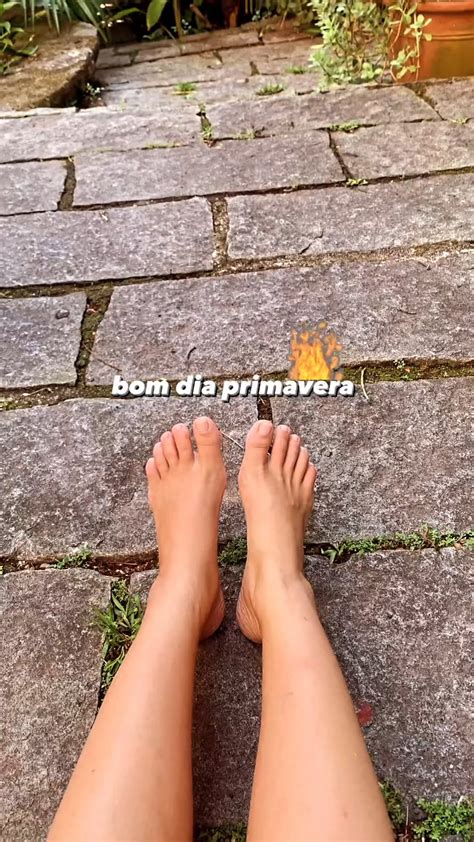 Lua Blancos Feet