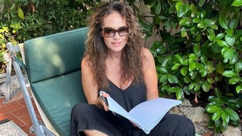 Elena Sofia Ricci Chiude A I Cesaroni E Avvisa Amendola Se Sono Morta