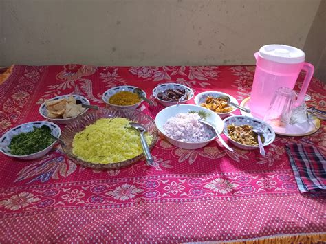 සිංහල කෑම කහබත් රතුබත් වට්ටක්කා බෝංචි කුකුල්මස් තුනපහ Facebook