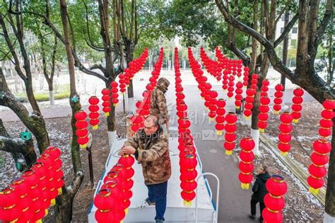 湖南蓝山挂灯笼 迎新春 人民图片网